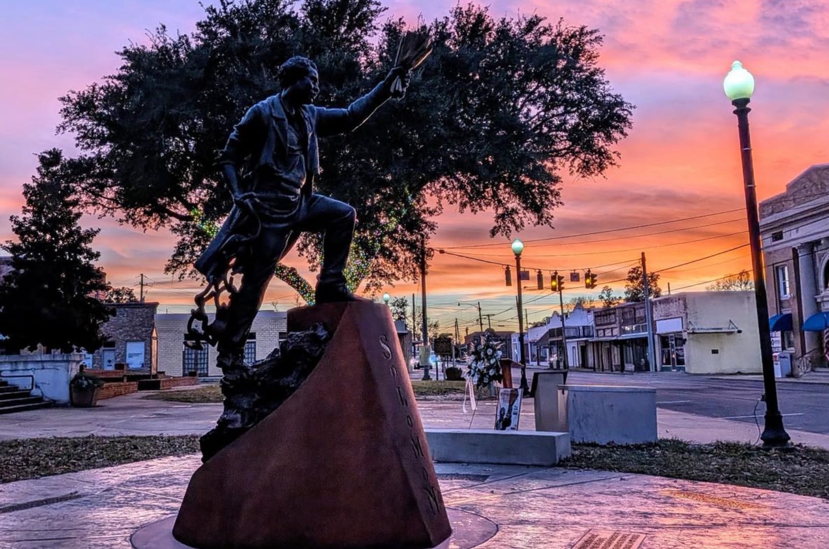 Hope Out of Darkness: Solomon Northup Statue Unveiled at Marksville ...